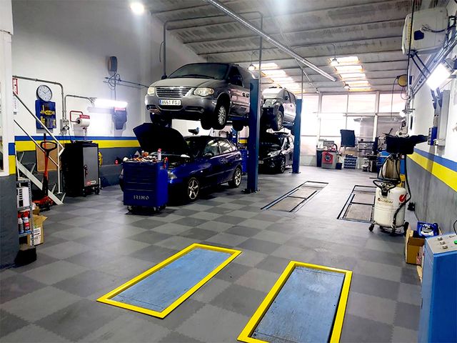 Sols Garage et Atelier - Dalles PVC clipsables | Contact MOSAIK CRÉATION