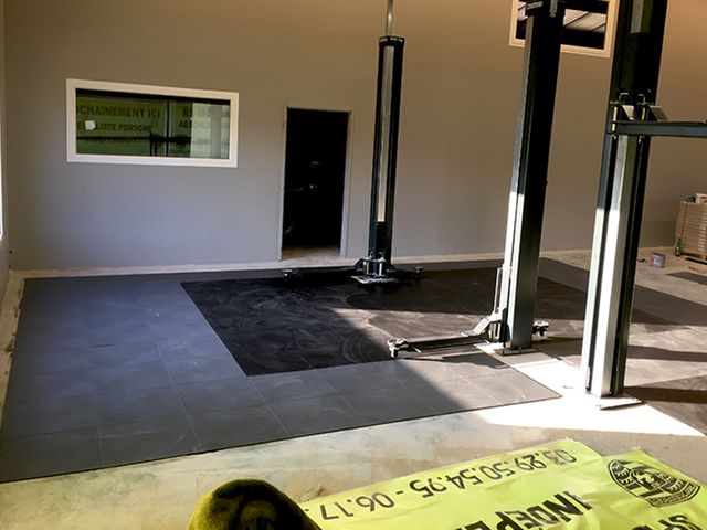 Sols Garage et Atelier - Dalles PVC clipsables | Contact MOSAIK CRÉATION
