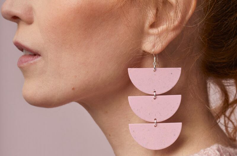 Papu Design choisit Sulapac pour ses bijoux biosourcés